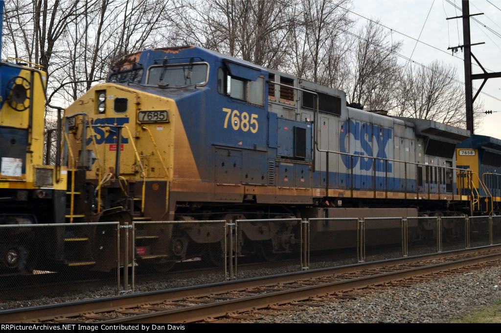 CSX C40-8W 7695 on X792